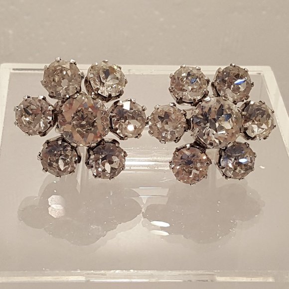 Albert Weiss | Jewelry | Weiss White Rhinestone Flower Clip Ons | Poshmark